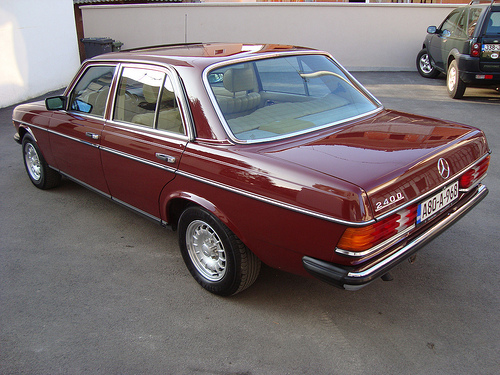 Mercedes-Benz 240 technical specifications and fuel economy